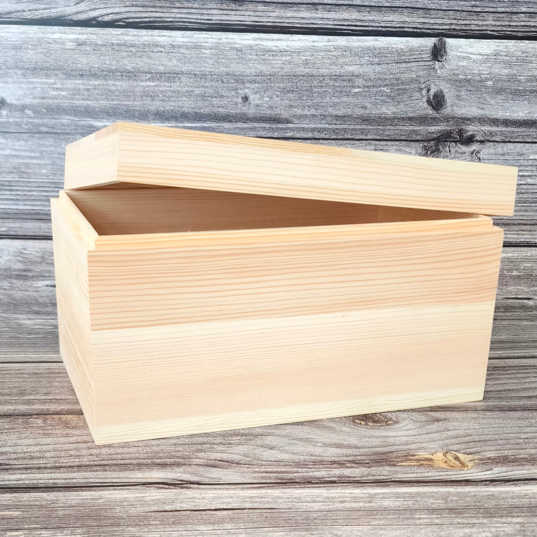 Wooden box with lid - robust storage made of pine wood